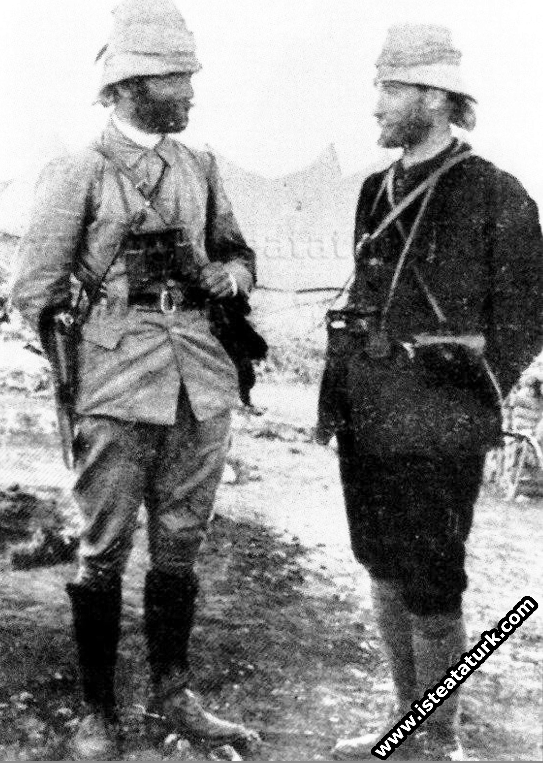 Derne Komutanı Kurmay Binbaşı Mustafa Kemal ve Nuri Conker. (9.01.1912 ...