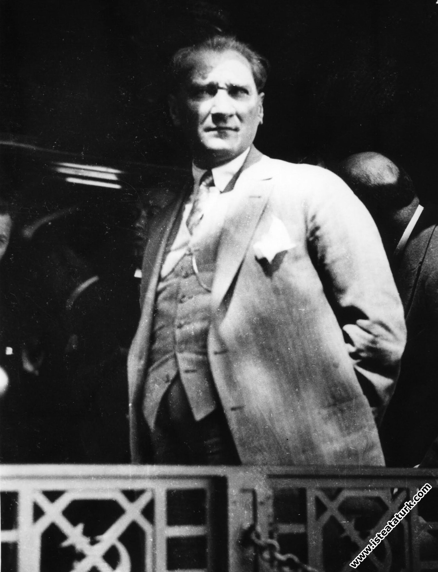 Mustafa Kemal Atatürk Alman Mimar Gross ile birlikte, Yalova. (19.08. ...
